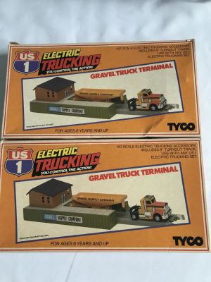 Lot 176 - TYCO HO Scale Electric Truck Accessoires | The Lodge Auction ...