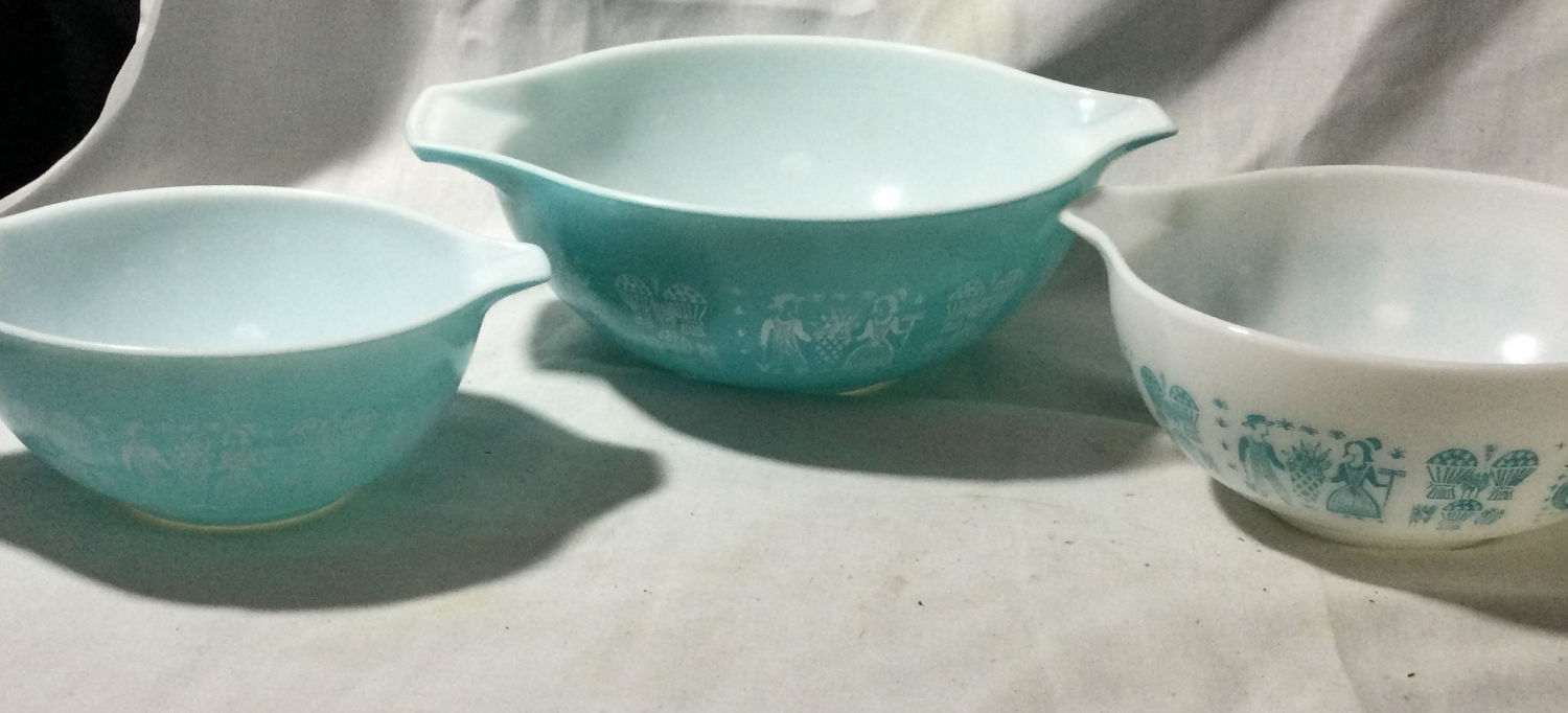 Lot 74 – Pyrex Collection w/ Farmer Print & Aqua – The Lodge Auction House