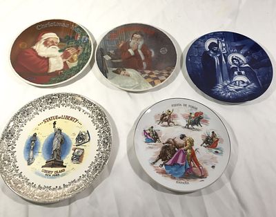 Lot 137 - Vintage Collector Plates (5) | The Lodge Auction House