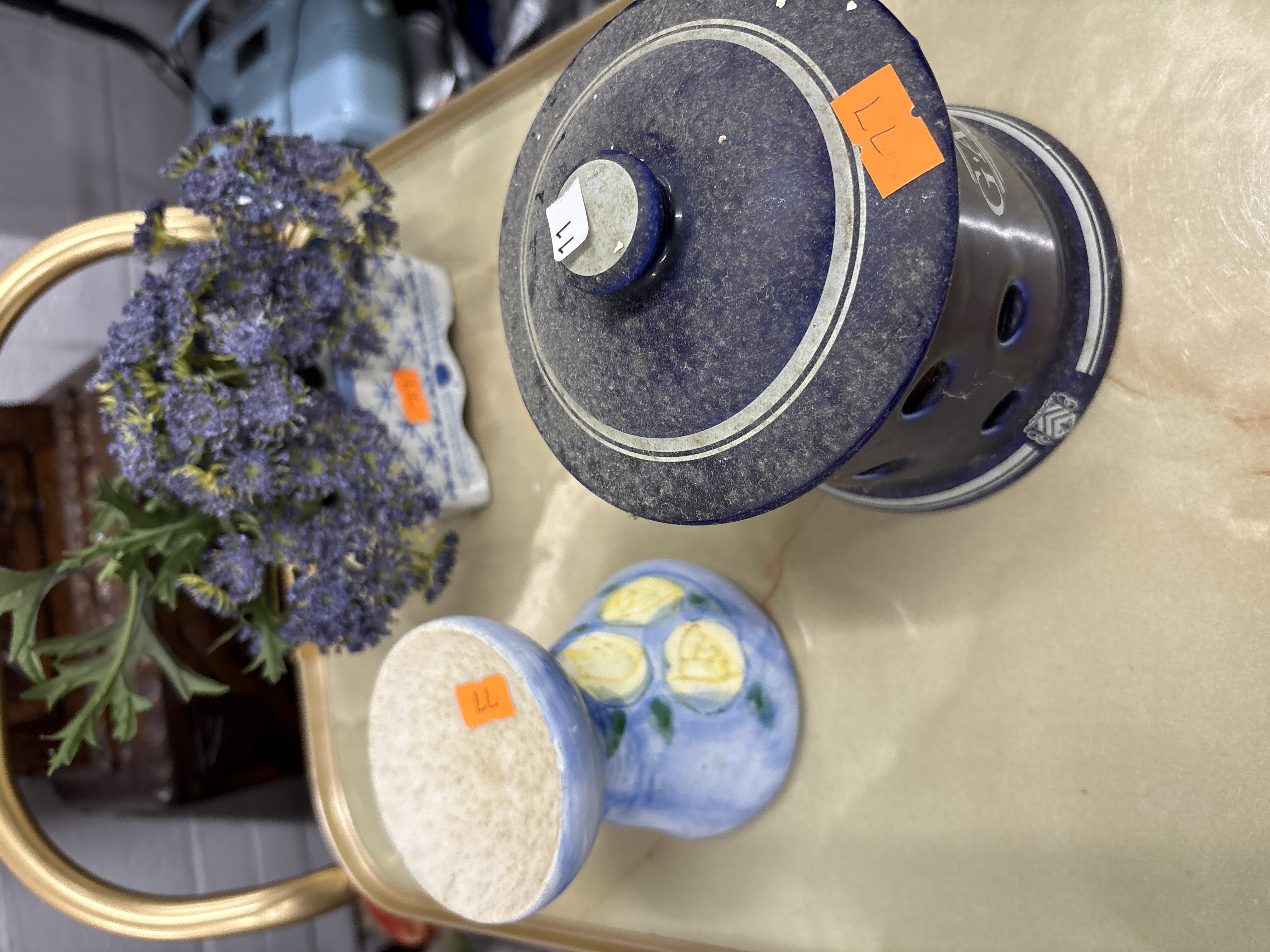 Lot 82 – A Collection of Ceramic Decorative Items and a Tray – UAM ...