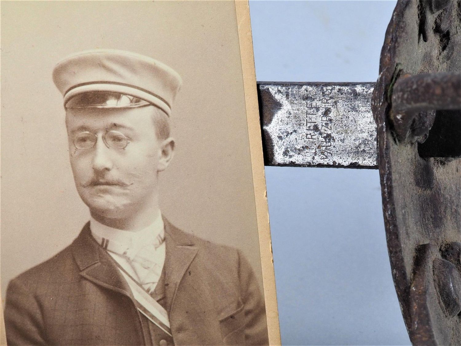 Lot 948 - Antique German Mensur timpani saber / Academic fencing, 19th ...