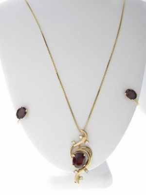 Lot 156A - 14K Gold Lady's Garnet Necklace and Earrings • Wickliff ...