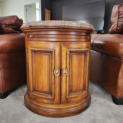 Lot 522 - Round Accent Table, Granite Top • Wickliff Auctioneers