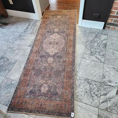 Lot 572 - Loren Collection Runner Rug • Wickliff Auctioneers