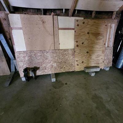 Lot 667 - Loose Lumber and Vinyl Fence Rails • Wickliff Auctioneers